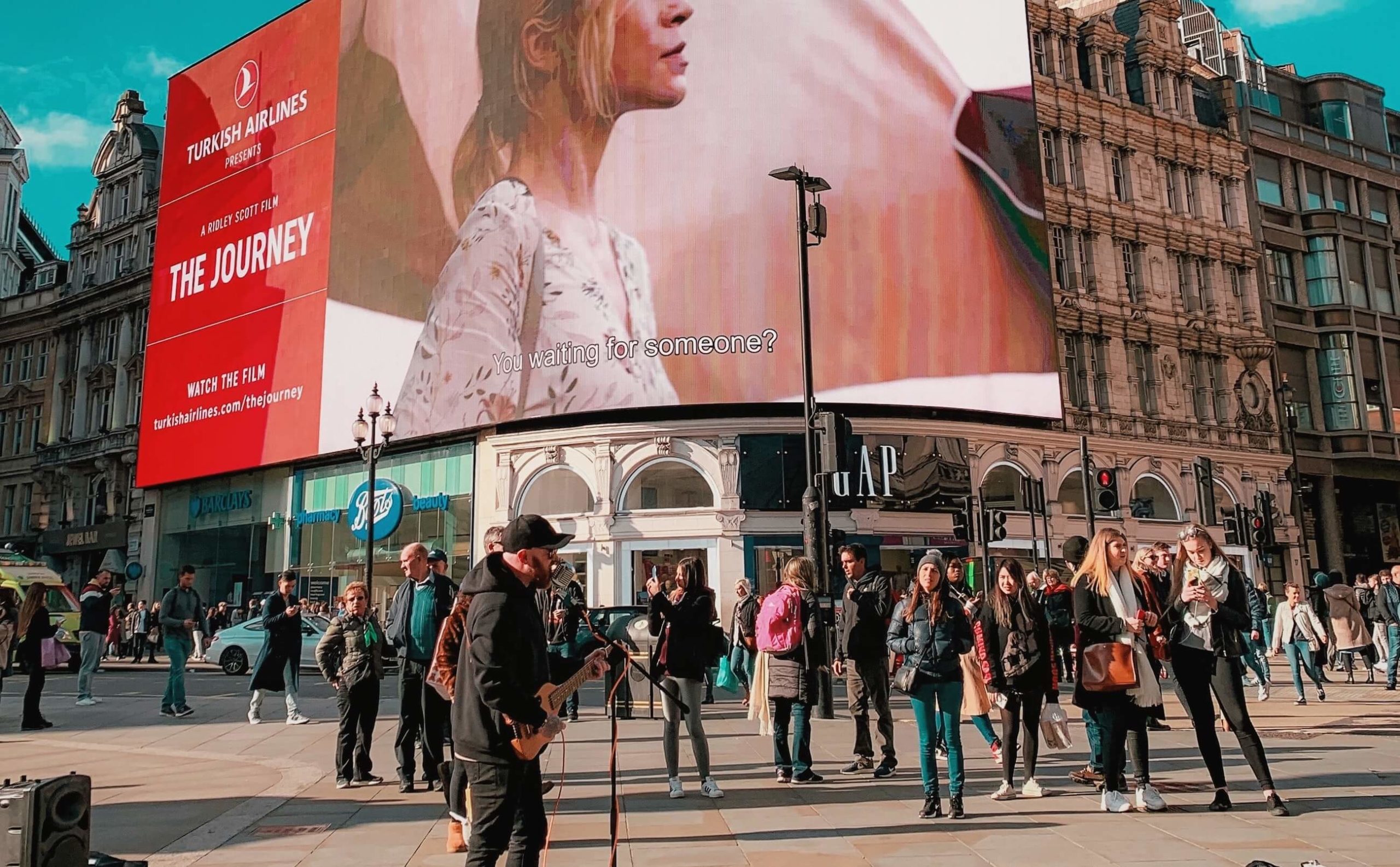 4 Offline Marketing Campaigns For Ecommerce Brands | Academy | CM Commerce